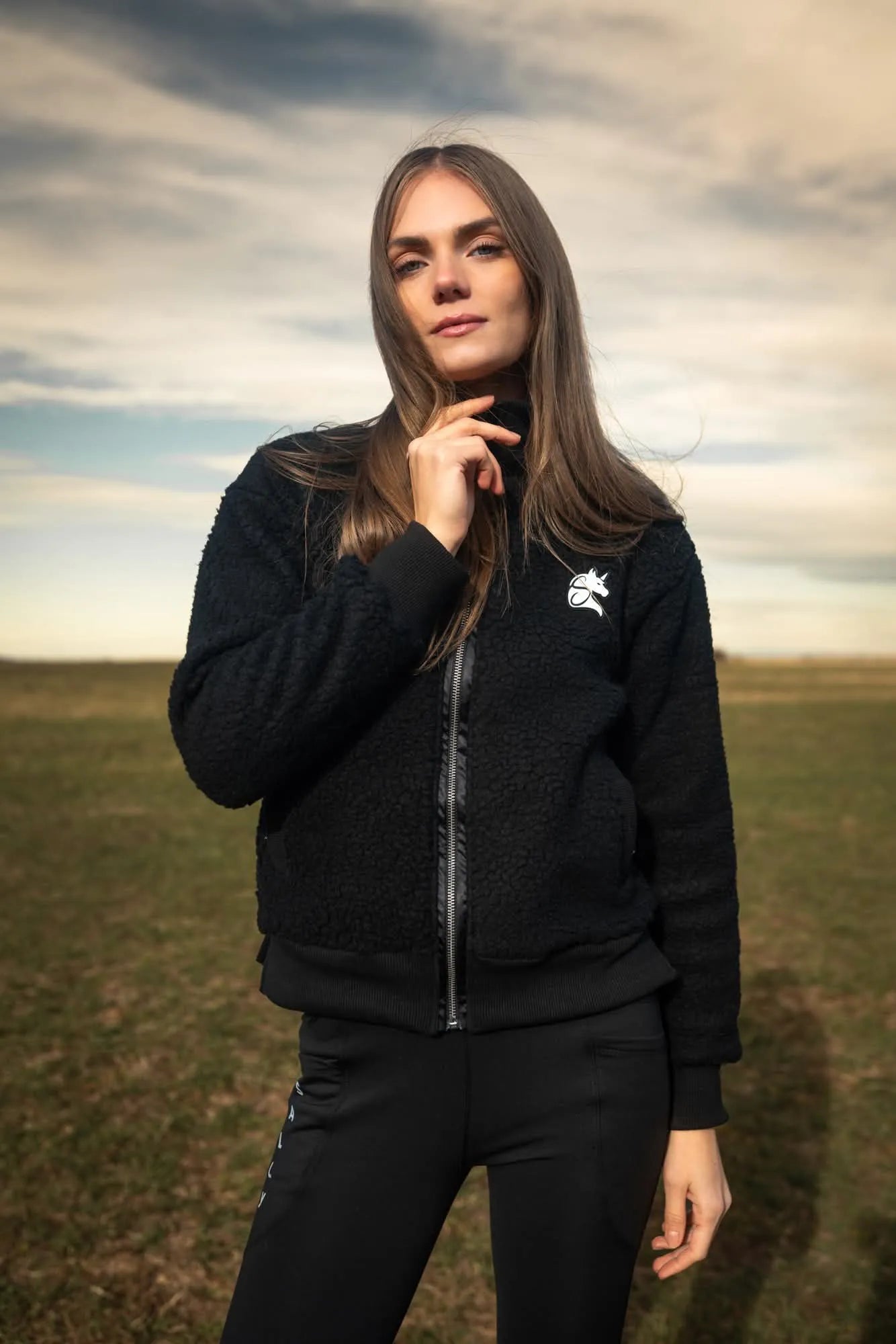 Lovagló pulcsi – SALLY